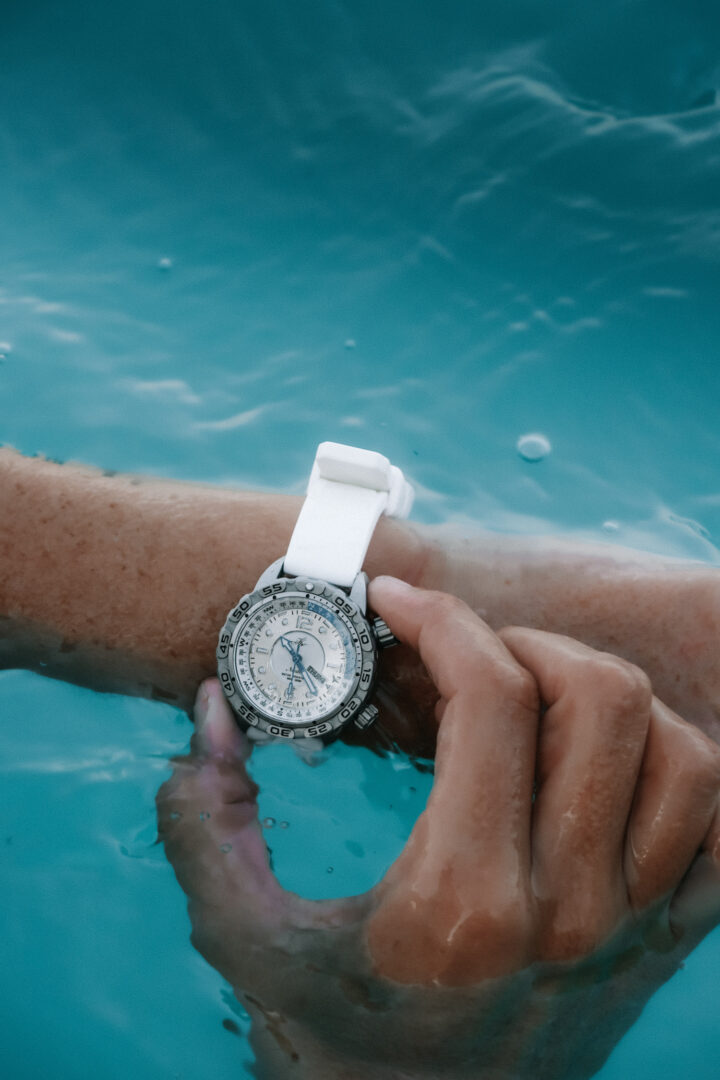 4 Benefits of Wearing a Dive Watch - Girls that Scuba